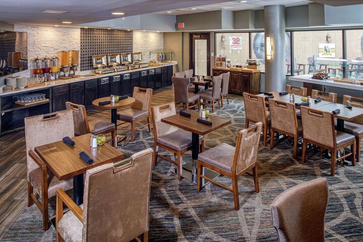 DoubleTree by Hilton Appleton Appleton | Bookonline.com