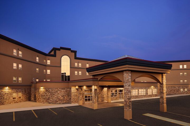 Delta Hotels by Marriott Grande Prairie Airport Grande Prairie ...