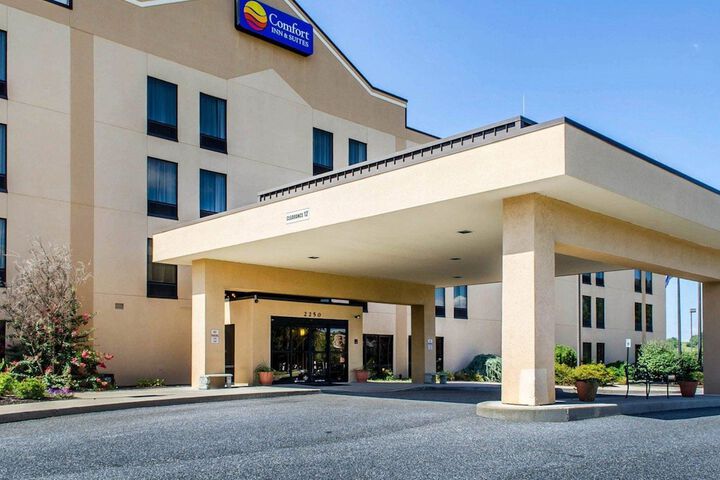 Comfort Inn & Suites York | Bookonline.com