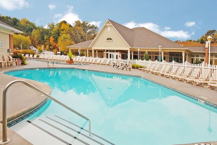 LeConte Hotel & Convention Center Ascend Hotel Collection Pigeon Forge ...