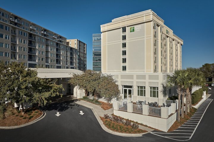 Holiday Inn Express & Suites Charleston Dwtn Westedge an IHG Hotel ...