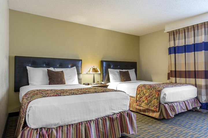 Lamplighter Inn & Suites South Springfield | Bookonline.com