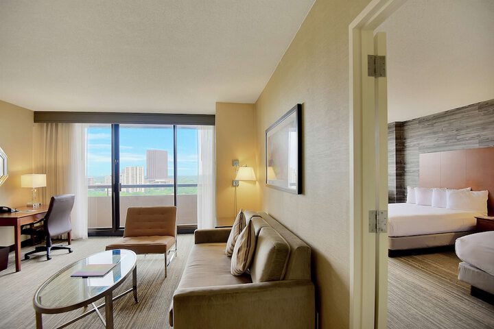 DoubleTree by Hilton Hotel & Suites Houston by the Galleria Houston ...