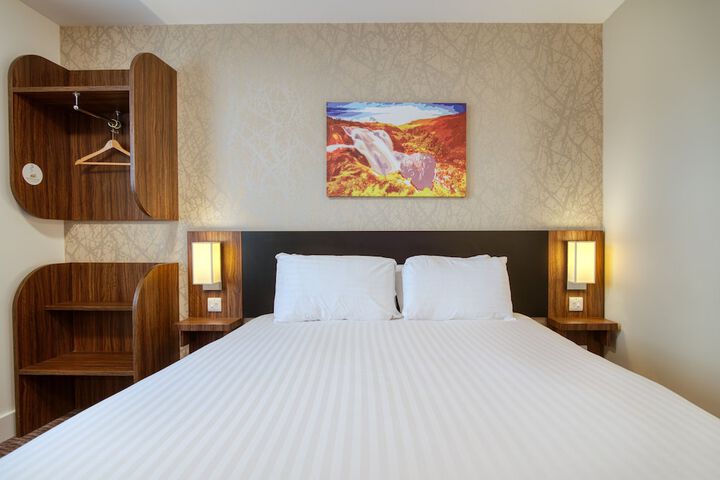 Highland Gate Stirling by Marstons Inns Stirling | Bookonline.com