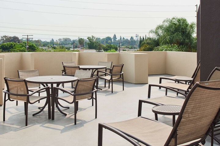 DoubleTree by Hilton Fullerton Fullerton | Bookonline.com