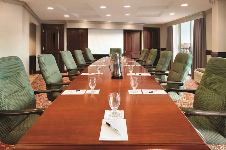 Radisson Hotel Cincinnati Riverfront Covington | Bookonline.com