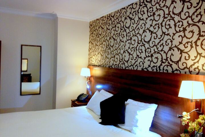 Ely House Hotel Wolverhampton | Bookonline.com