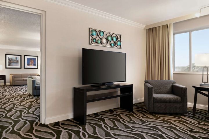 Embassy Suites by Hilton Cincinnati RiverCenter Covington | Bookonline.com