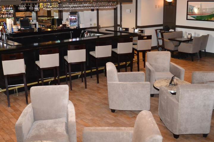 Doubletree by Hilton Houston Hobby Airport Houston | Bookonline.com