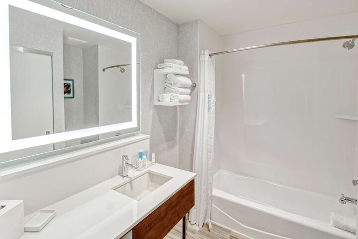 Hampton by Hilton Encinitas Cardiff Beach Area Cardiff-by-the-Sea ...