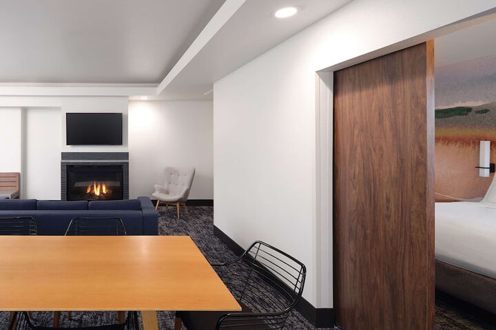 Rivers Edge Hotel Portland Tapestry Collection by Hilton Portland ...