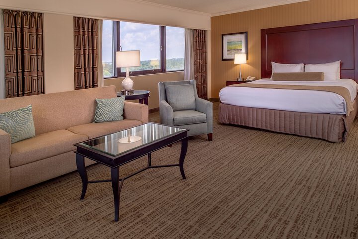 Crowne Plaza St. Louis Airport an IHG Hotel Bridgeton | Bookonline.com