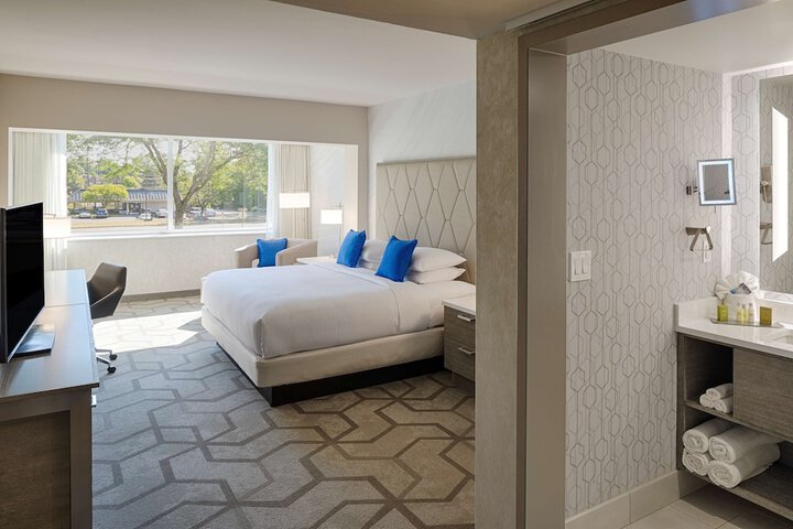 The Kingsley Bloomfield Hills a DoubleTree by Hilton Bloomfield Hills ...