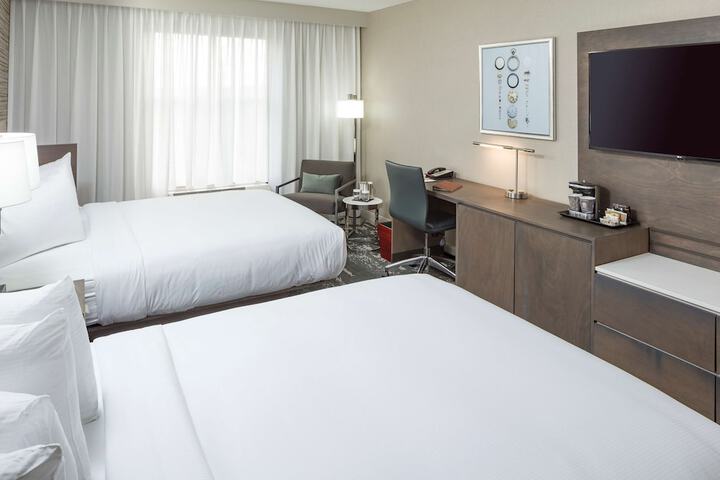 Doubletree by Hilton Boston Logan Airport Chelsea Chelsea | Bookonline.com
