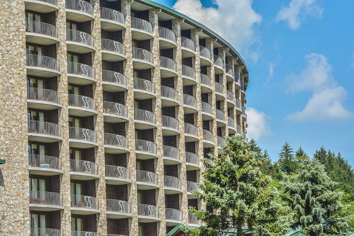 Slopeside Hotel by Seven Springs Resort Champion | Bookonline.com