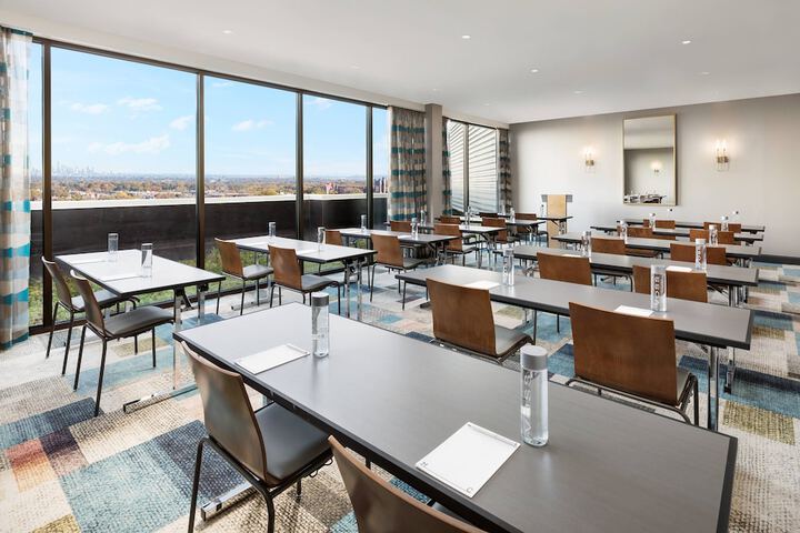 The MC Autograph Collection Montclair | Bookonline.com