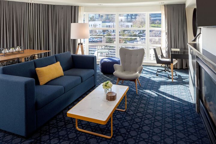 Rivers Edge Hotel Portland Tapestry Collection by Hilton Portland ...