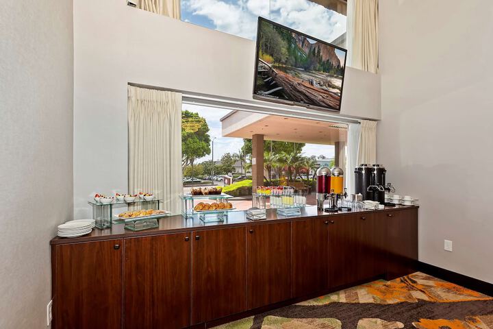 Doubletree by Hilton Whittier Los Angeles Whittier | Bookonline.com
