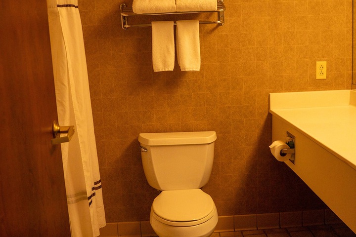 Hotel Topeka at City Center Topeka | Bookonline.com