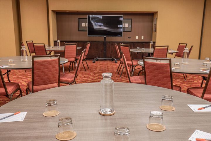 Courtyard by Marriott Chicago Magnificent Mile Chicago | Bookonline.com
