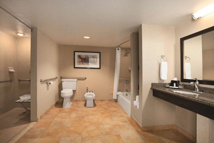 Embassy Suites by Hilton Phoenix Tempe Tempe | Bookonline.com