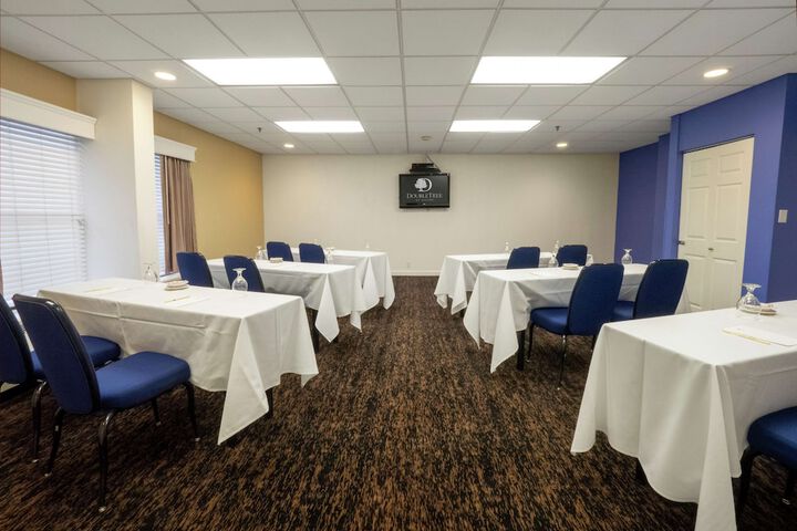 DoubleTree by Hilton Hotel Buffalo Amherst Amherst | Bookonline.com