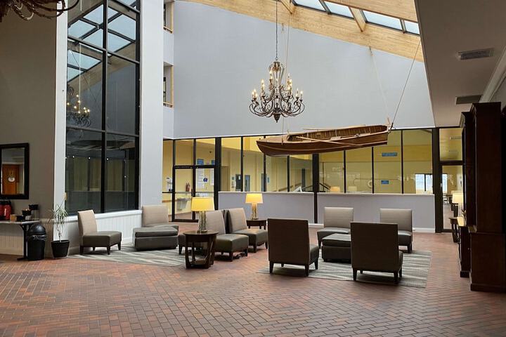 The Inn on Maritime Bay, Ascend Hotel Collection Manitowoc | Bookonline.com