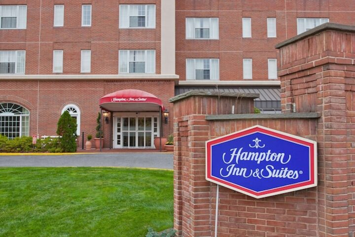 Hampton Inn & Suites Stamford Stamford | Bookonline.com