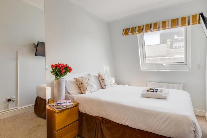 1 Lexham Gardens Hotel London | Bookonline.com