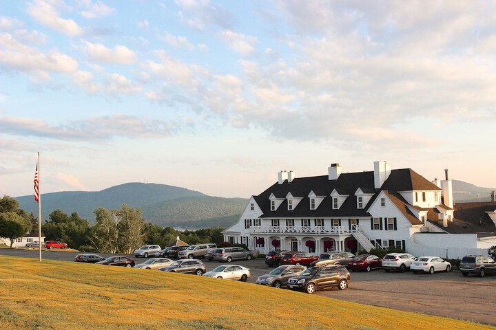 The Lucerne Inn Holden | Bookonline.com