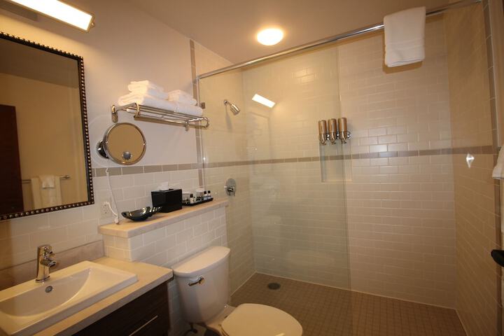 Hotel Arvon Great Falls | Bookonline.com