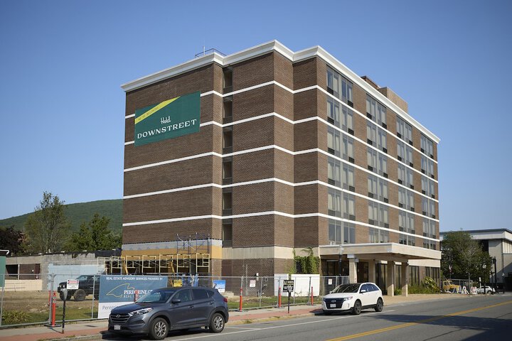 Hotel Downstreet North Adams | Bookonline.com