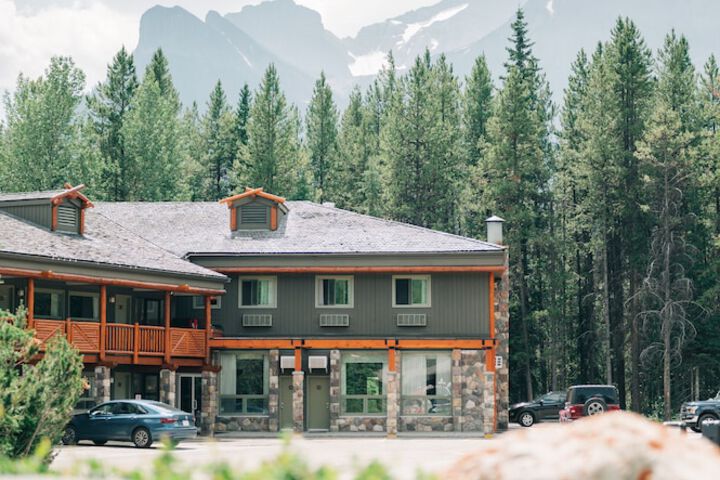 Mountaineer Lodge Lake Louise | Bookonline.com Mountaineer Lodge Lake Louise | Bookonline.com