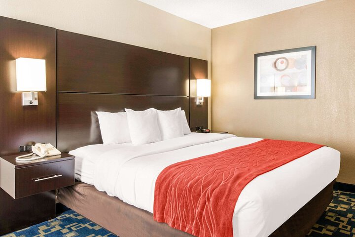 Comfort Inn & Suites Near Universal Orlando Resort Convention Ctr ...