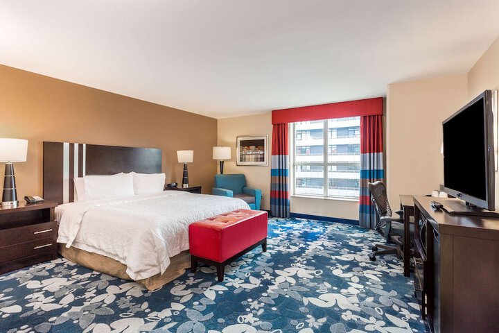 Hampton Inn & Suites Madison / Downtown Madison | Bookonline.com