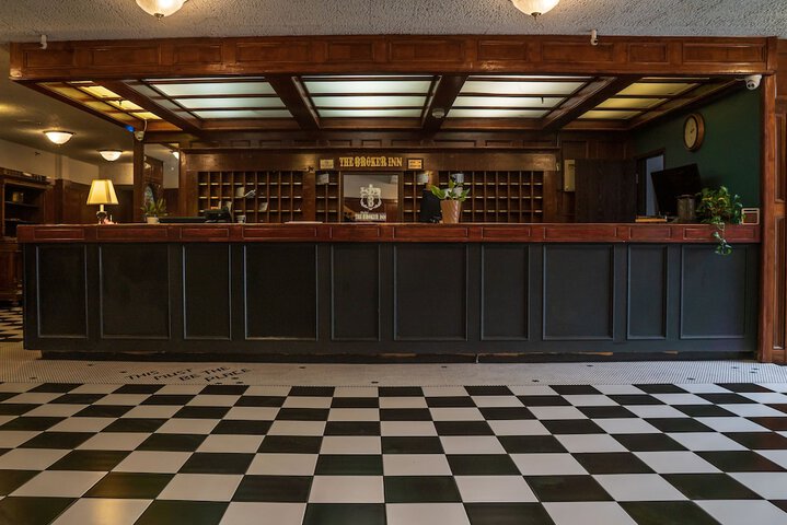 The Boulder Broker Boulder | Bookonline.com