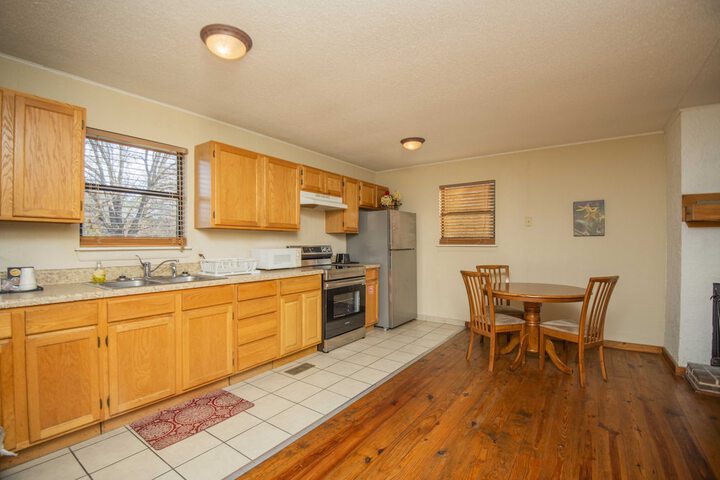 Tremont Lodge & Resort Townsend | Bookonline.com