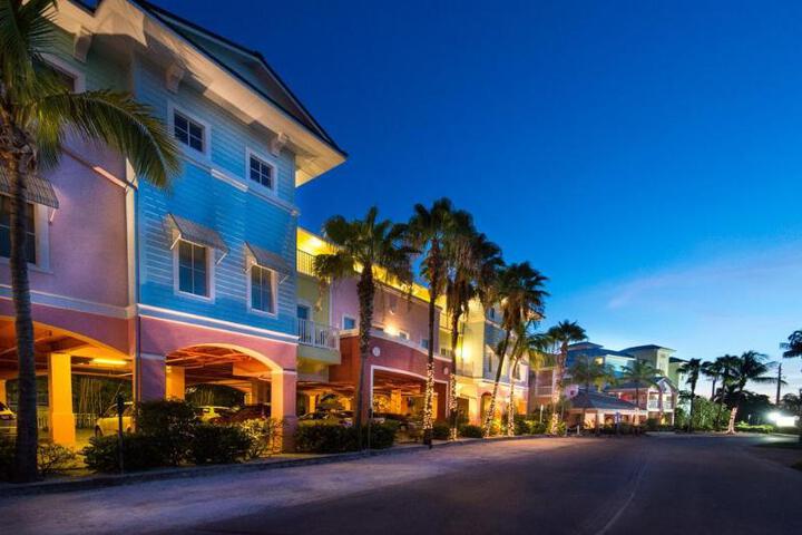 The Lighthouse Resort Inn & Suites Fort Myers Beach | Bookonline.com