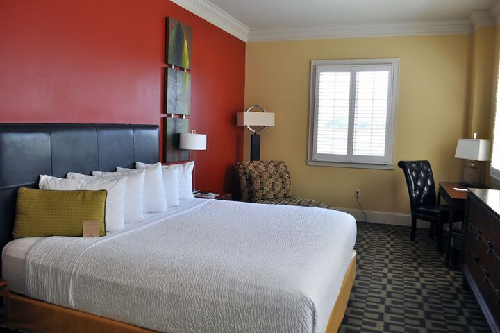 Carriage House Hotel Lafayette | Bookonline.com
